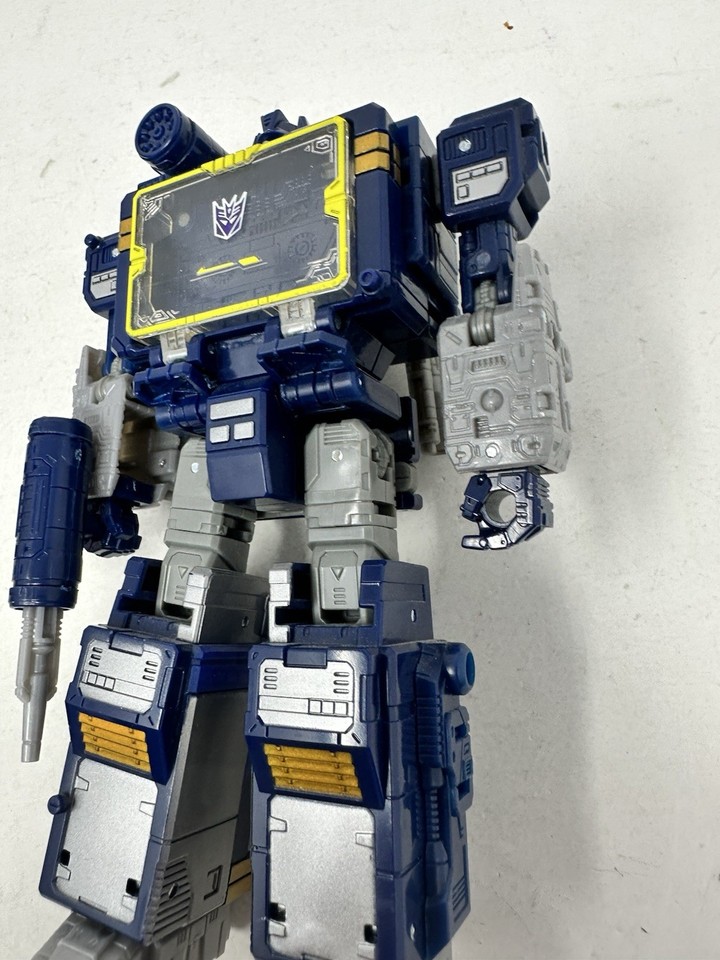Hasbro Transformers Netflix War for Cybertron SOUNDWAVE WALKMAN NO ...