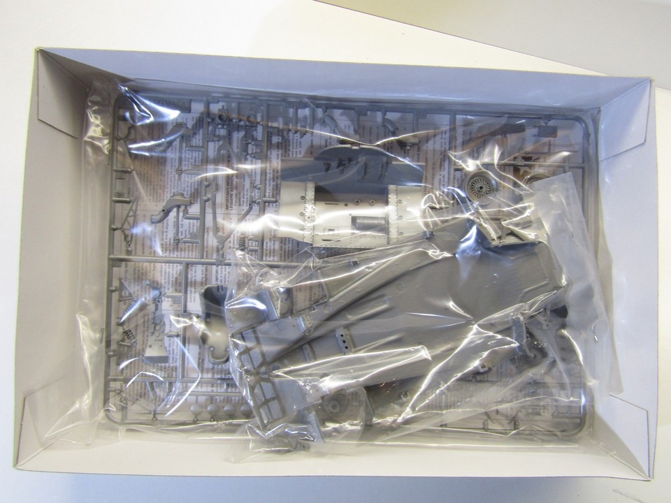 Tamiya 1:24 Scale Repsol Brun Porsche 962C Le Mans 1990 model kit ...