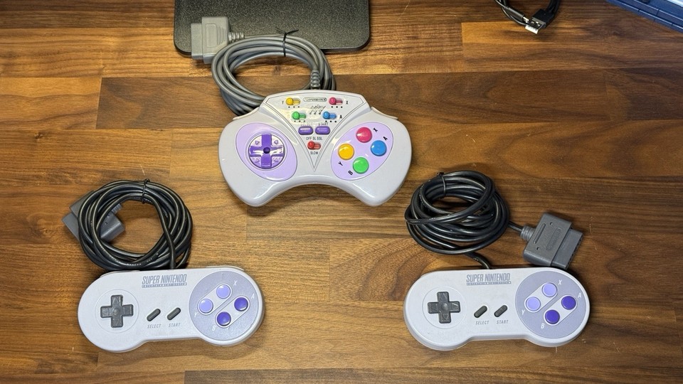 Nintendo Super NES Console 3 Controllers 18 Games Accessories Tested ...