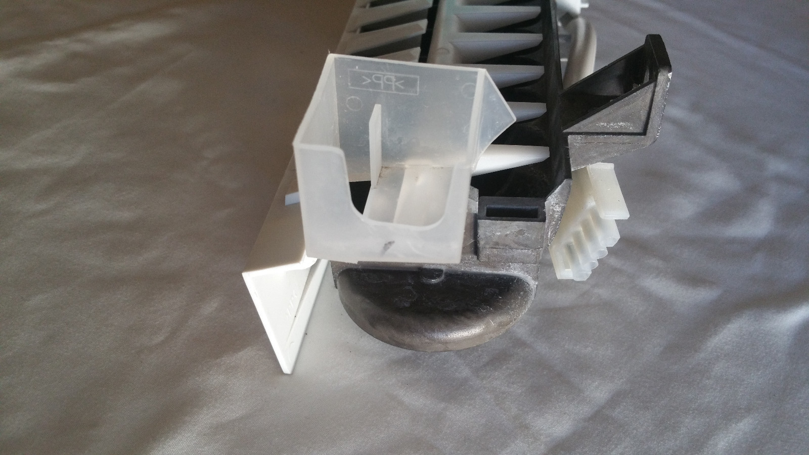 Genuine Frigidaire Refrigerator Ice Maker 241642511 (241798224 ...