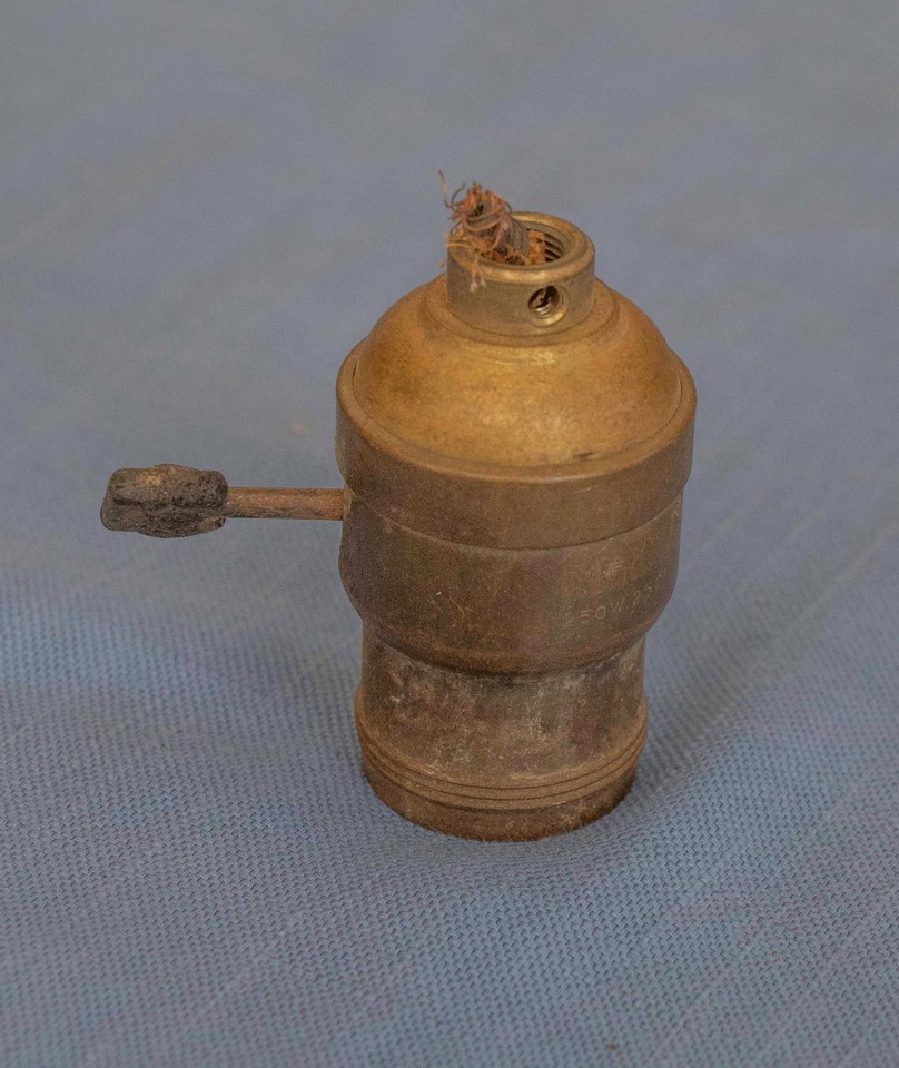 Two Vintage Antique Brass "Fat Boy" Paddle Turn-key Lamp Sockets Arrow ...