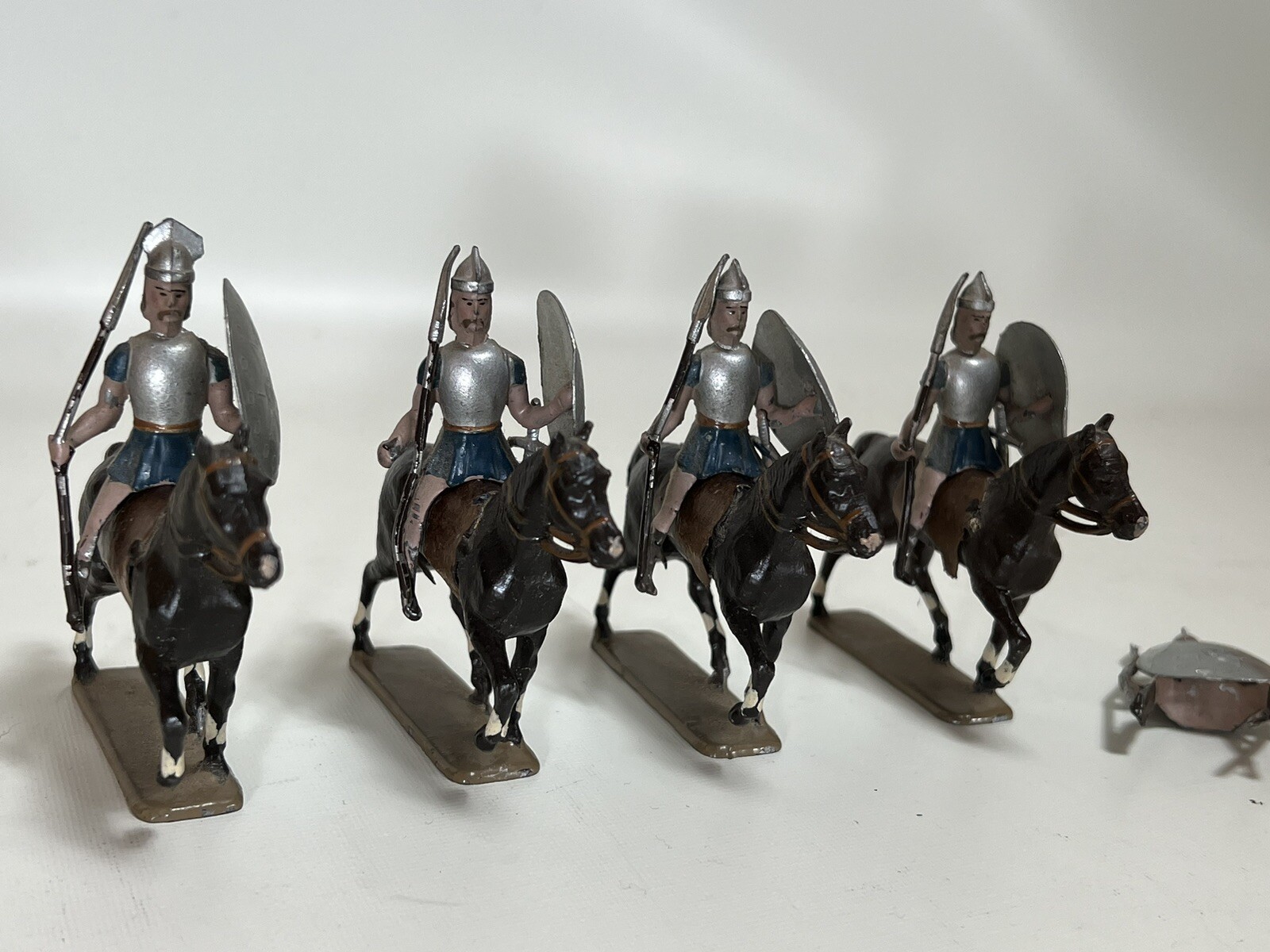 CBG Mignot Cavaliers Gaulois Lead Toy Soldiers Figures France | eBay