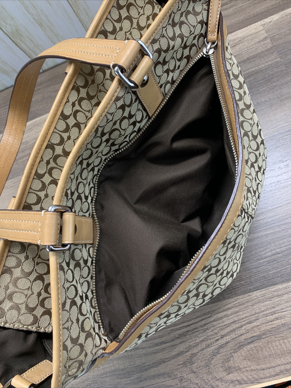 Coach Signature Voyager F13813 MSRP $398 Missing XBod… - Gem