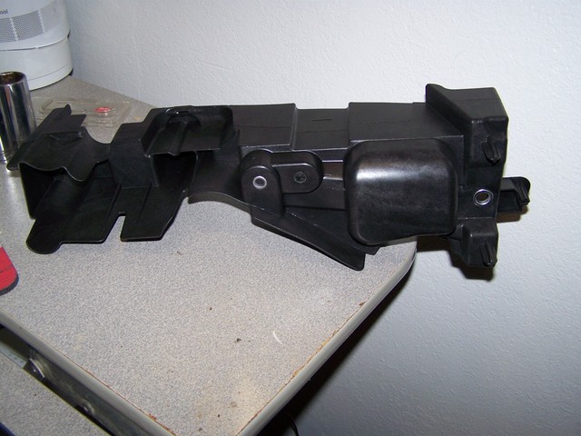 OEM Mercedes-Benz SPRINTER 906 Radiator Left Bracket A9068890031 ...