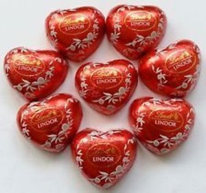 Lindt Lindor HEARTS MILK CHOCOLATE TRUFFLES gift present valentines ...