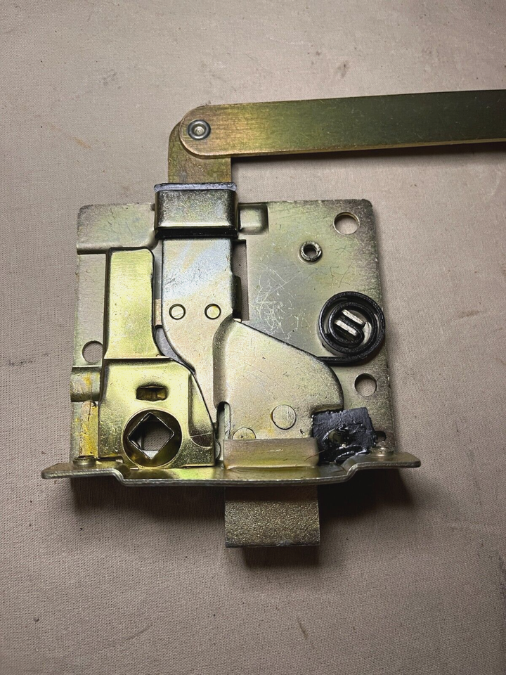 M35A2 M35 2.5-5 TON INTERIOR DOOR LATCH LOCK 7373276 M939 M809 Left ...