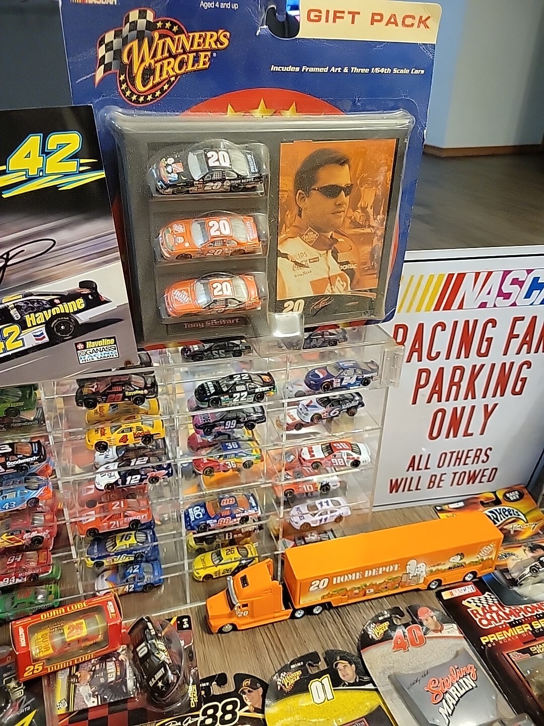 150 Pieces Nascar Winners Circle Memorabilia 1/64 LOT Nascar Kite FREE ...