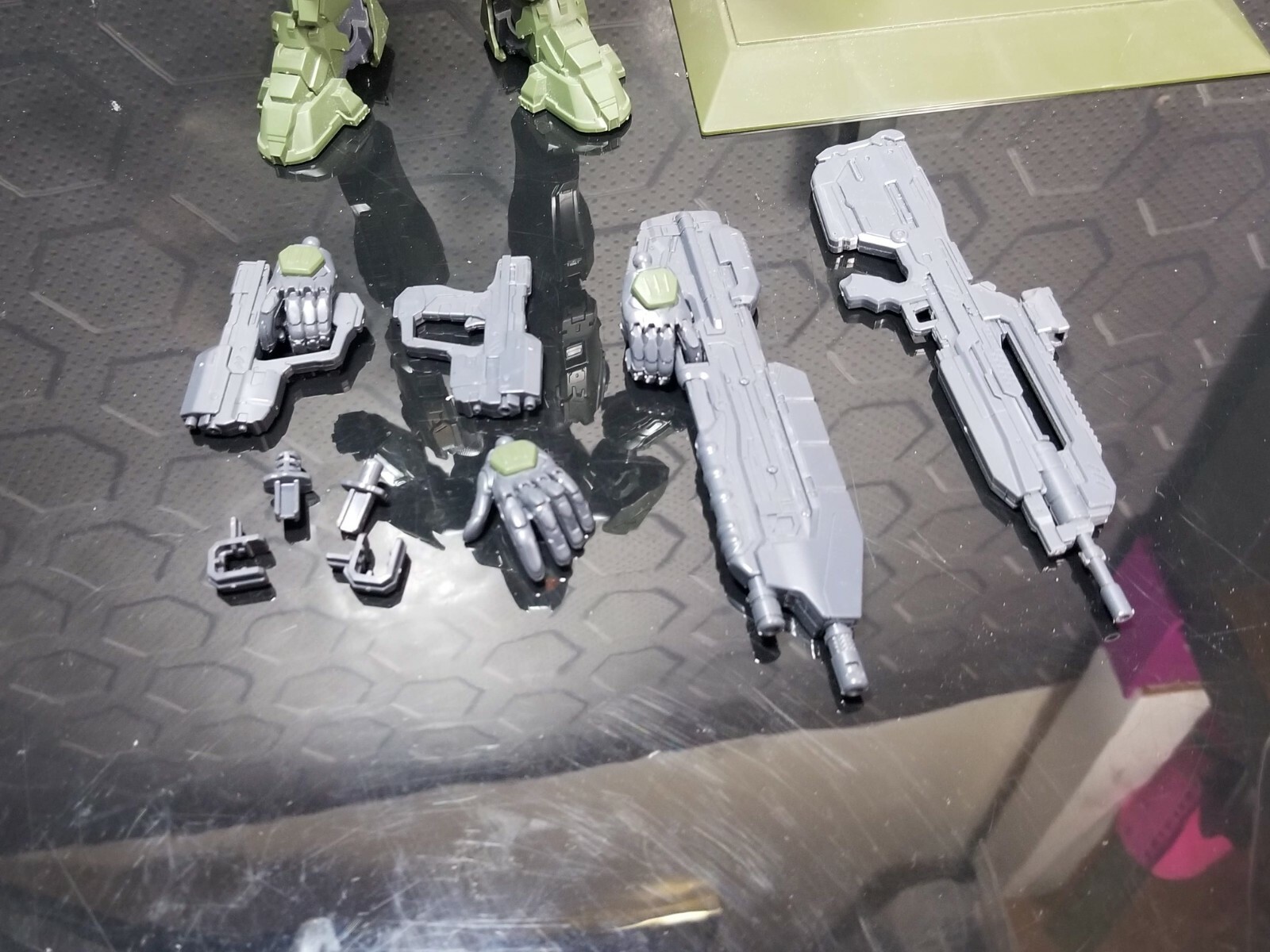 SpruKits Halo Master Chief Level 3 Figure Model Kit - Green (35726) for ...