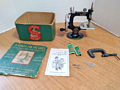 Sewing Machines - 1922 Singer Sewing Machine