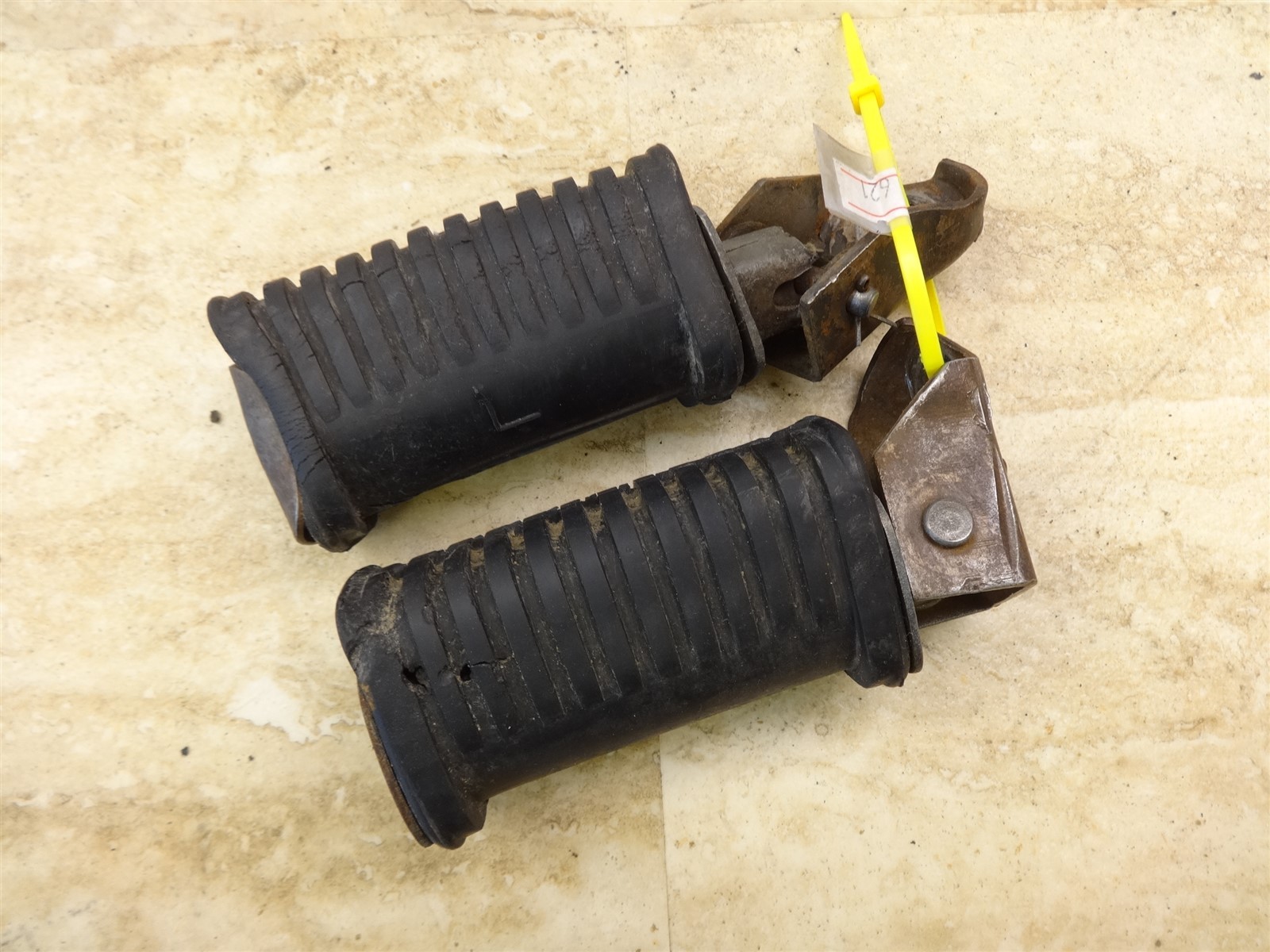 1976 Yamaha XS650 XS 650 Y621' rear passenger foot pegs rests | eBay