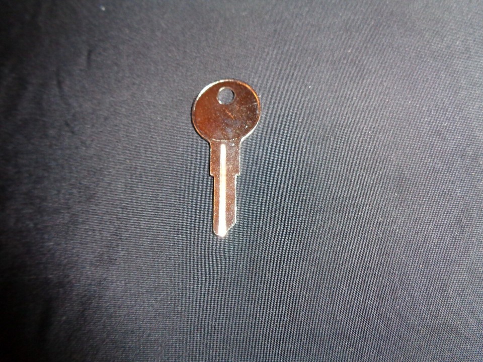 Key Blank Y13 / O1122R Ilco Yale USA Silver Keys Y 13 One Key Blank New ...