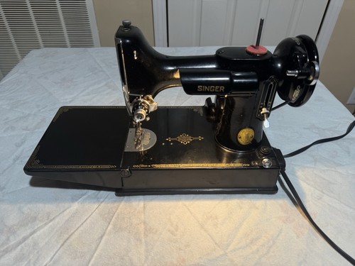 Vintage Singer 221 Featherweight Sewing Machine with Case & Accessories ...