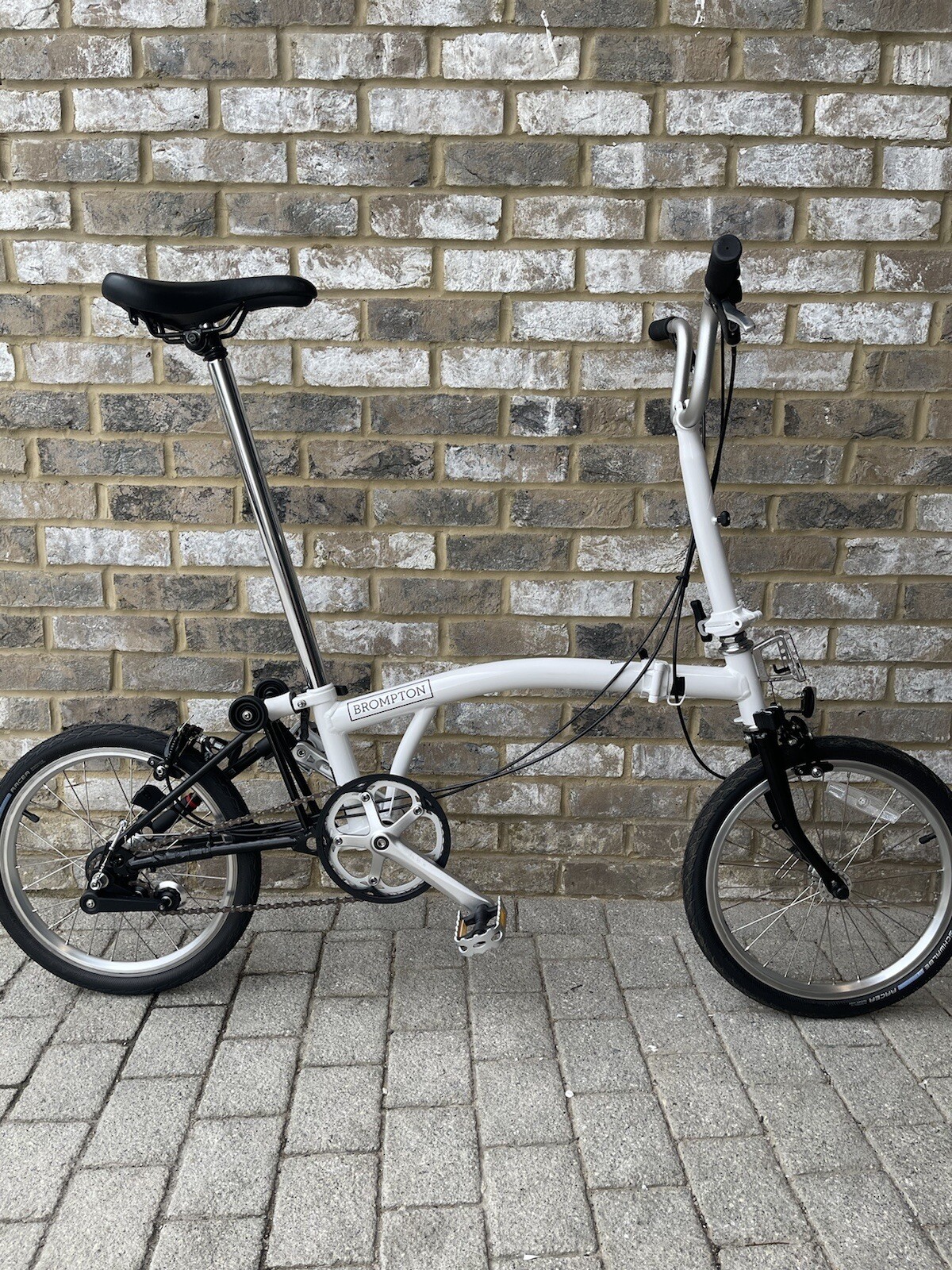 Brompton A Line - White & Black - with Folding Pedal — Free Global ...