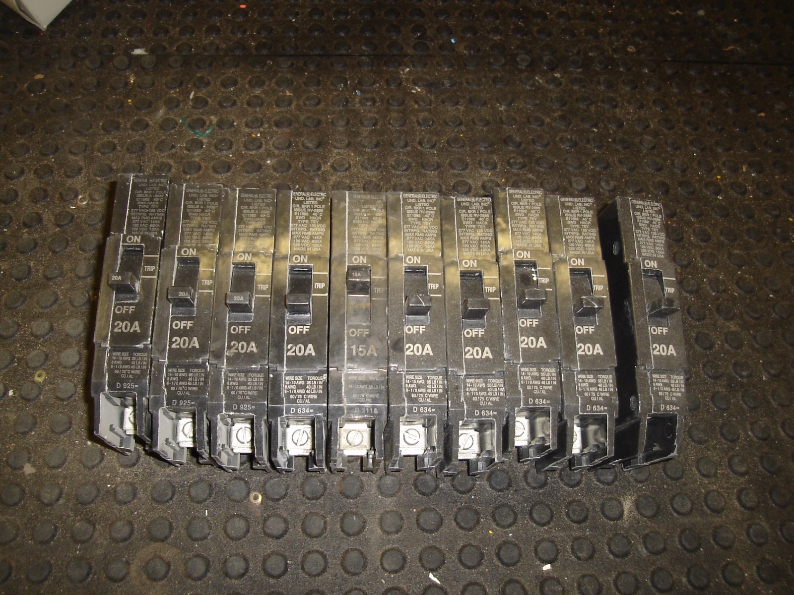 Lot 5 General Electric 20 Amp 1 Pole Circuit Breakers - E11592 SWD HID ...