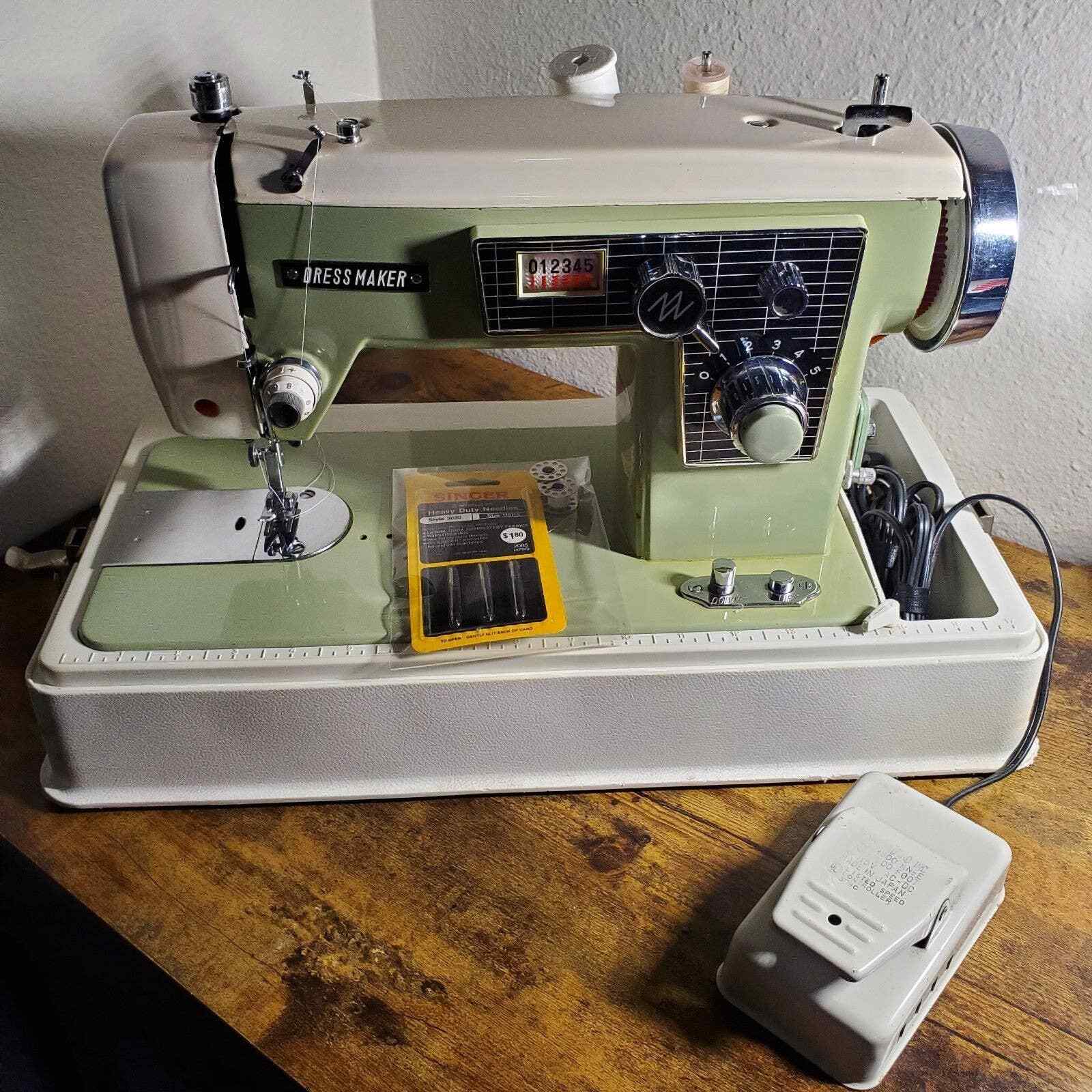 Vintage Dressmaker Sewing Machine Model Number 205 Portable Table Top ...
