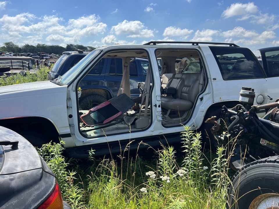 REAR DIFFERENTIAL 92-99 Chevy Tahoe Suburban REAR AXLE 3.73 LSD 10 Bolt ...