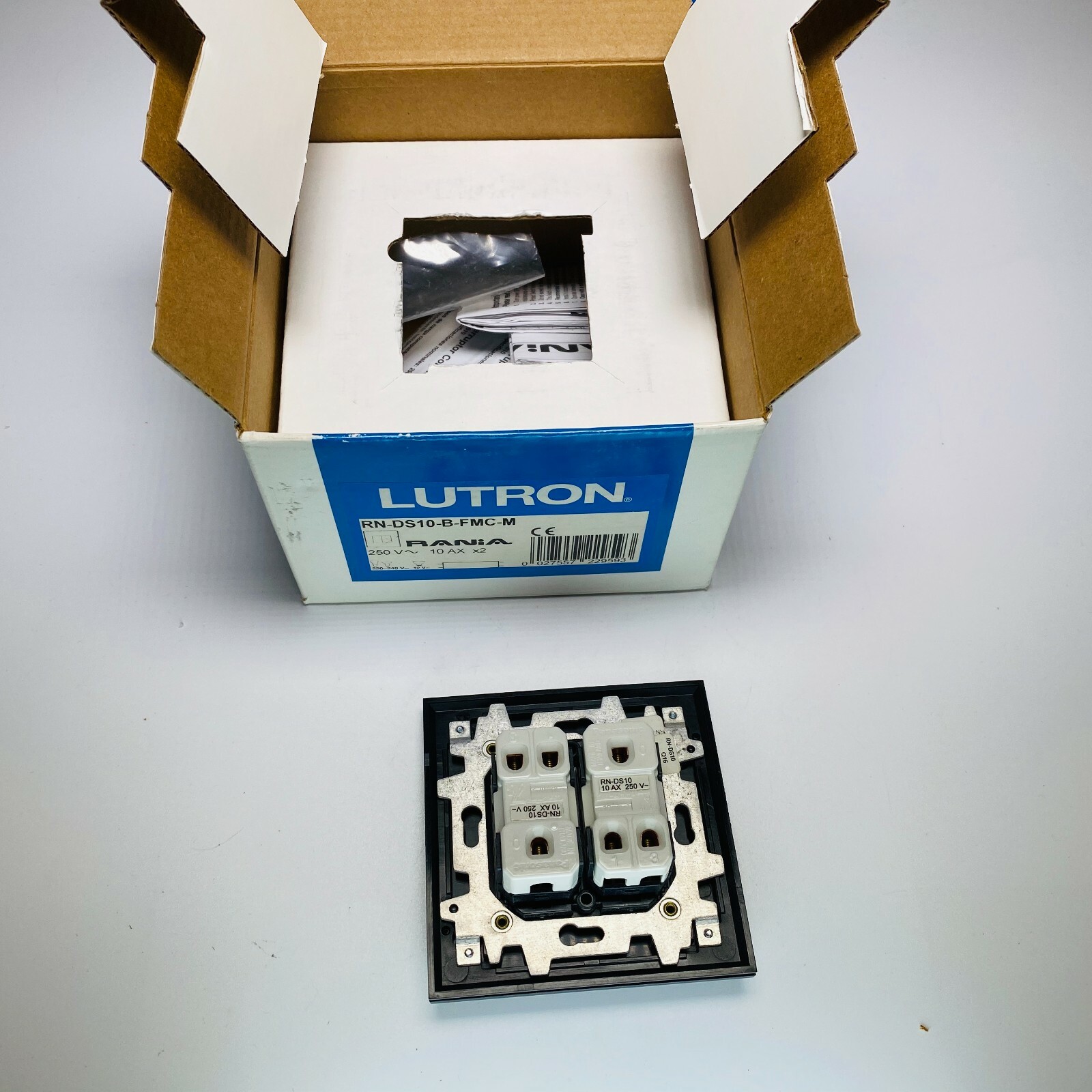 Lutron Rania double SWITCH RN-DS10-B-FMC-M Complimentary Wall Switch ...