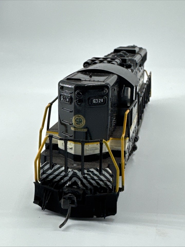 Atlas HO Scale Southern EMD SD24 Diesel Locomotive #6324 Ships Fast | eBay
