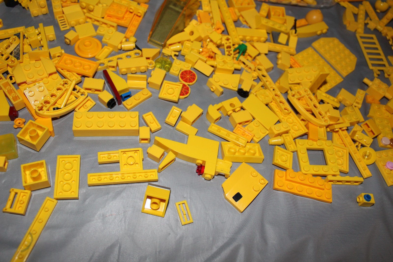 Lego 560+ All Yellow Multi Set Assorted Bricks And Pieces Toys City ...