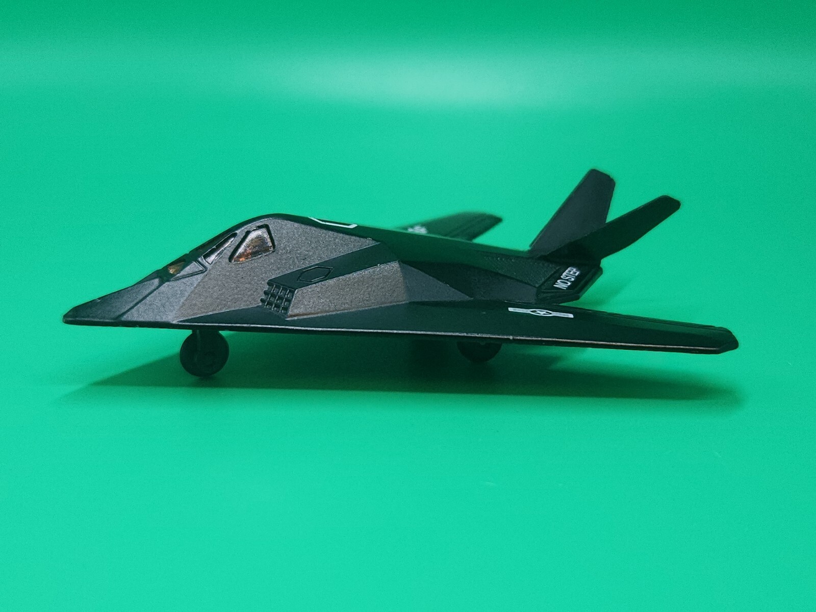 Lockheed F-117A Nighthawk Stealth Fighter Jet Aircraft Diecast Model ...