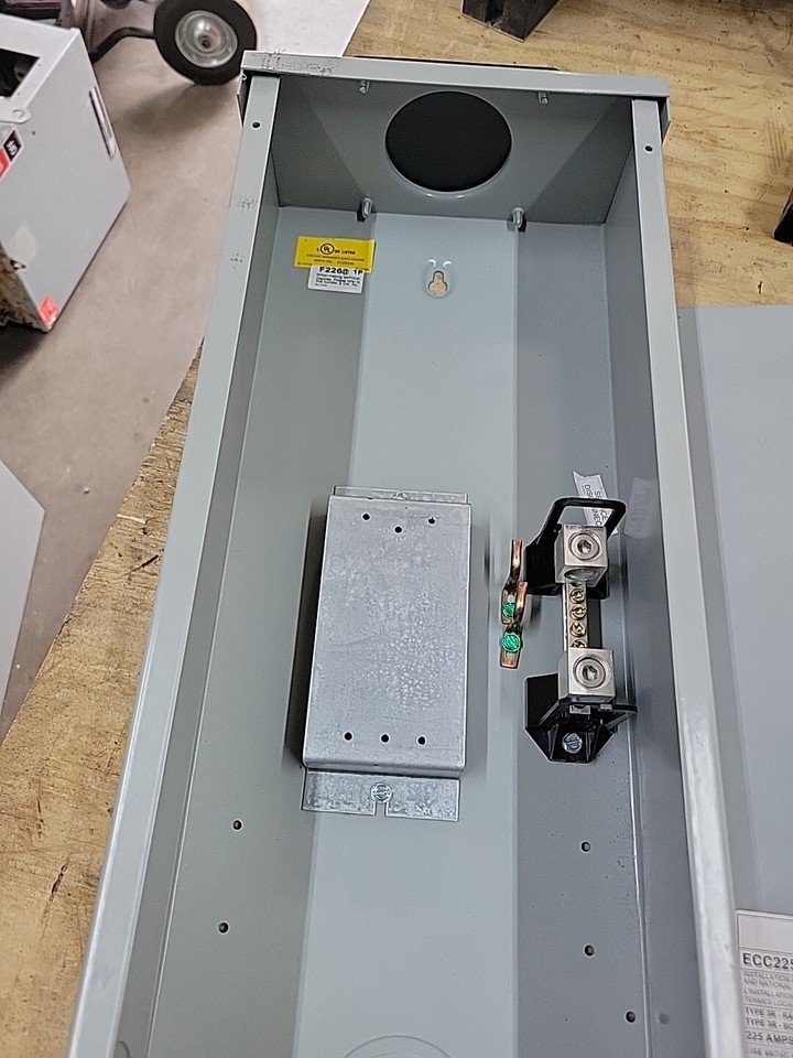 Eaton ECC225R Circuit Breaker Enclosure, 225 AMPS Max 600V Outdoor 3R ...