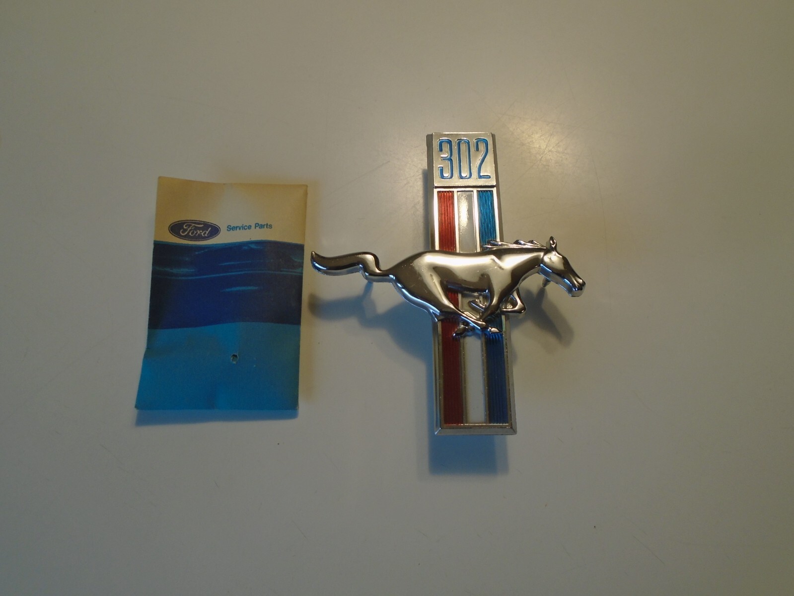 Scott+Drake+C8ZZ-16228-A+1969+Mustang+302+fender+emblems+right+and+left ...