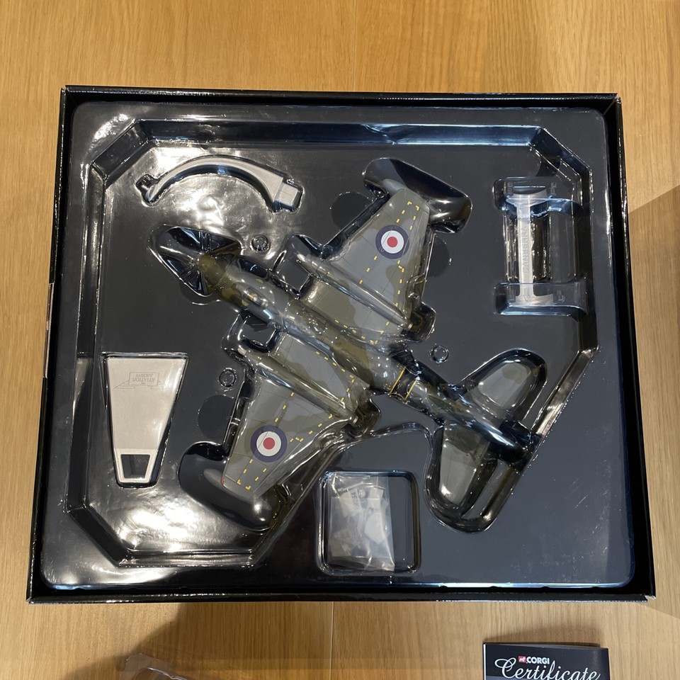 Corgi 1/72 Scale Diecast AA34708 - English Electric Canberra RAF ...