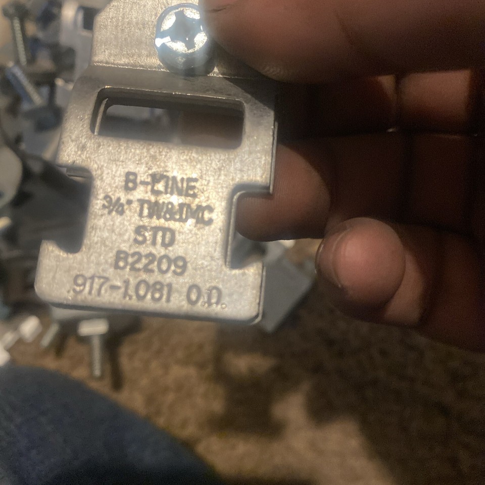 47 Lot Eaton B-Line Series B2209PAZN 3/4" Multi-Grip Pipe Clamp | eBay