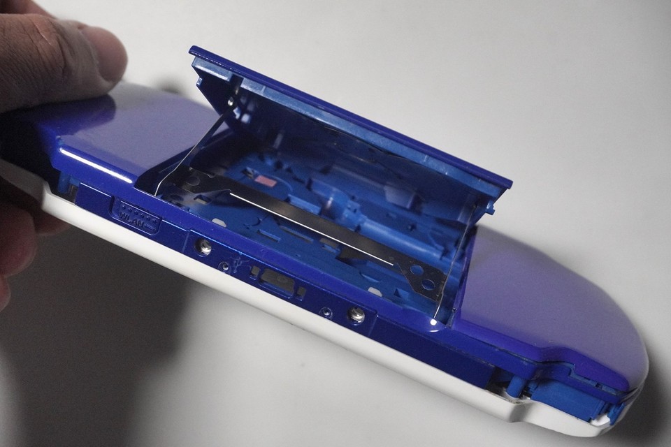 Sony PSP 3000 White Blue color used OEM shell only (third party battery ...