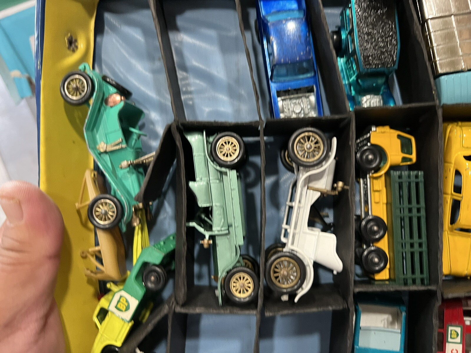 Vinage Matchbox Collectors Case #41 Lesney 1966 Cars Rare Trucks Lot of ...