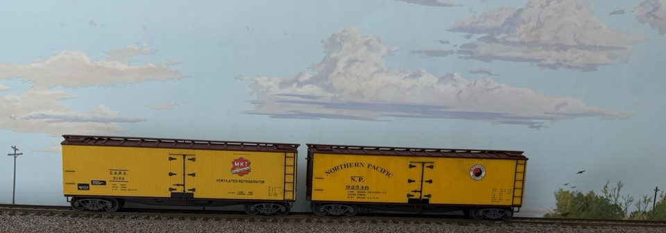 Ho Accurail 40’ Reefer Cars - 2 Pack - Northern Pacific & MKT | eBay
