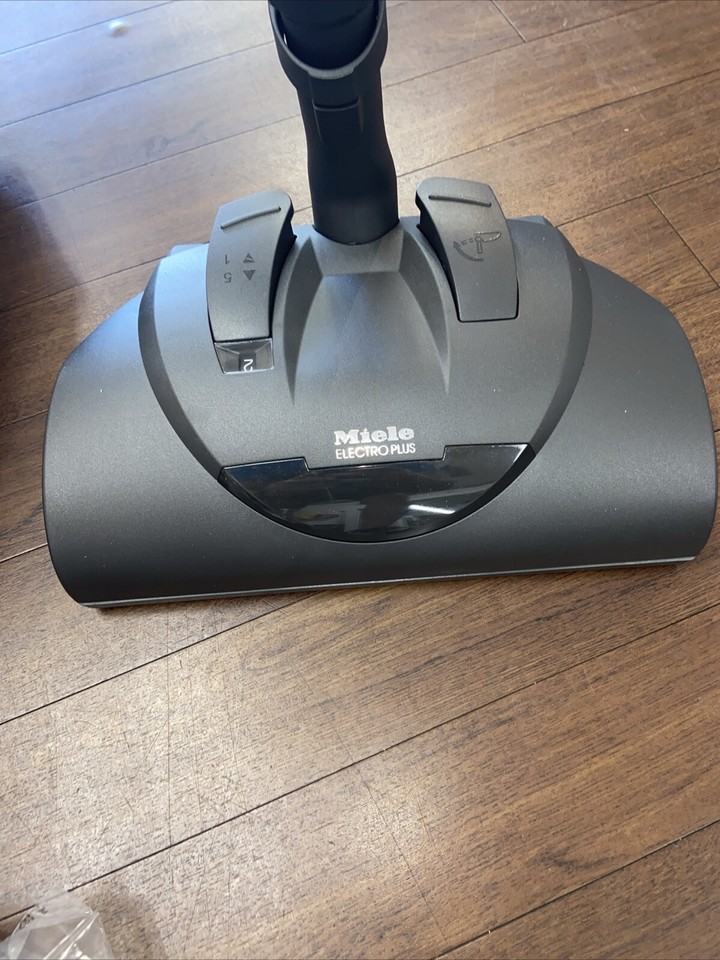 Miele Complete C3 SGEE0 Cat & Dog Canister Vacuum Cleaner. Make an ...