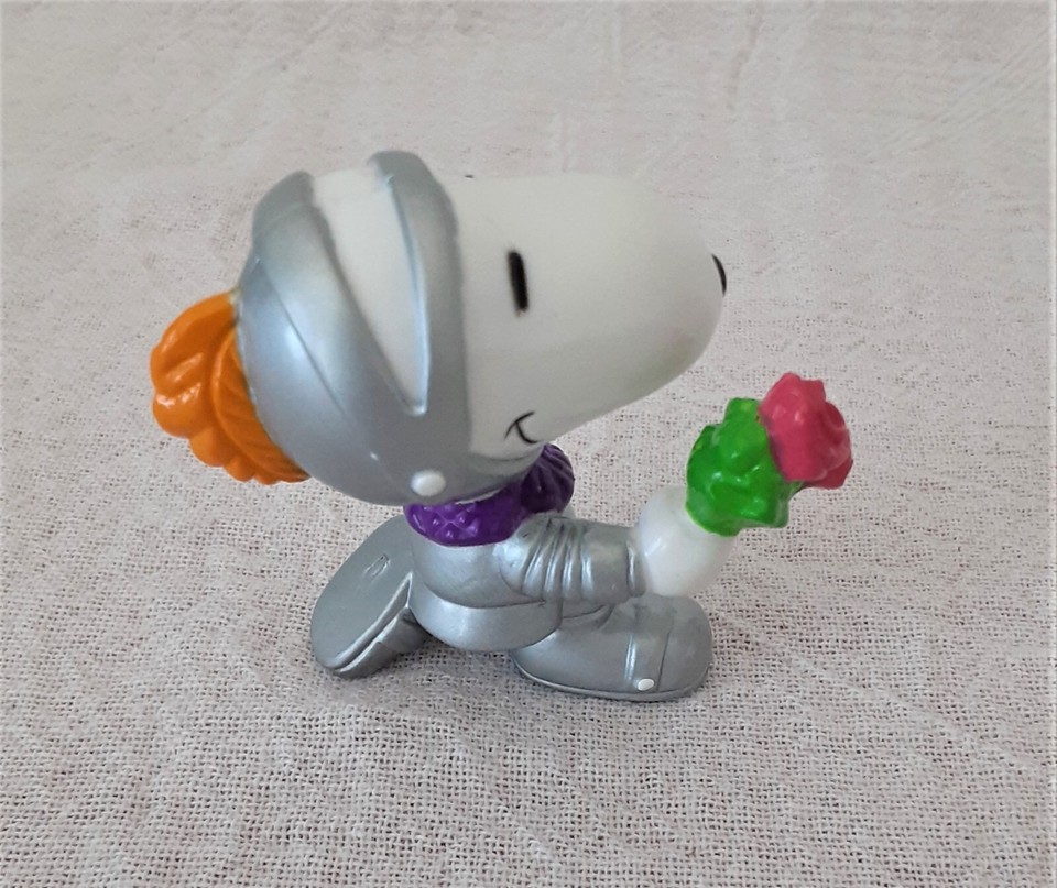 VINTAGE 90'S SNOOPY KNIGHT IN SHINING ARMOR PEANUTS PVC | eBay