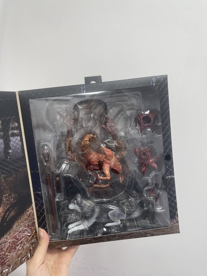 New 7" NECA The Thing Ultimate Dog Creature Deluxe Dog Action Figure ...