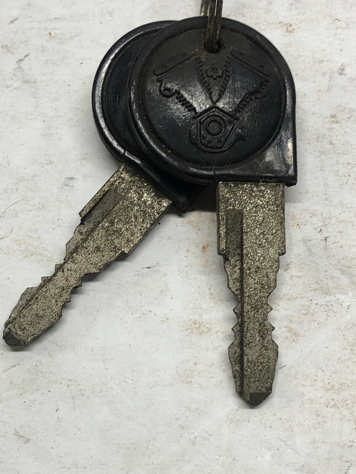 2 Harley Davidson Ignition Fuel Keys OEM 61077-82 #0523 FLT AMF Robison ...