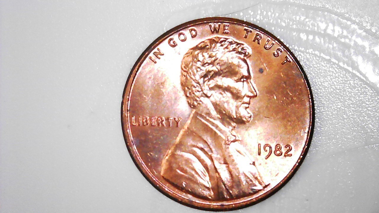 This is a 1982 Lincon one cent small date copper penny weight 3.10 ...