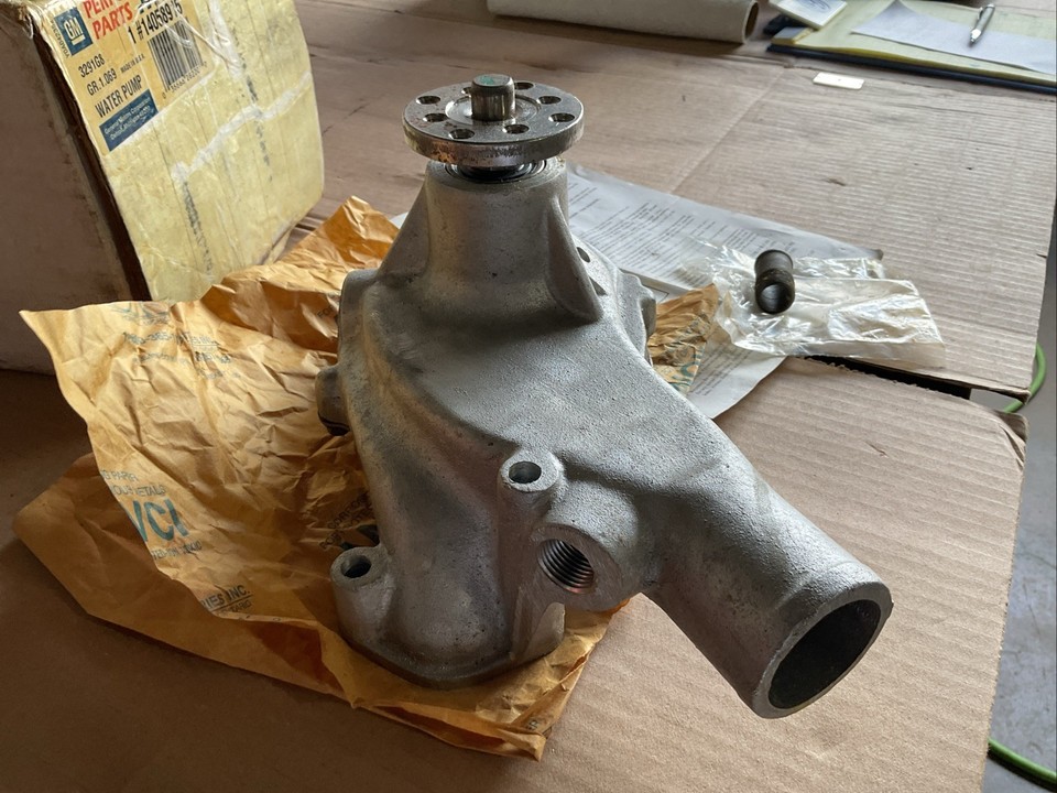 Corvette 1965-1972 BB 396 427 454 NOS GM ORIGINAL Water Pump 3975928 ...