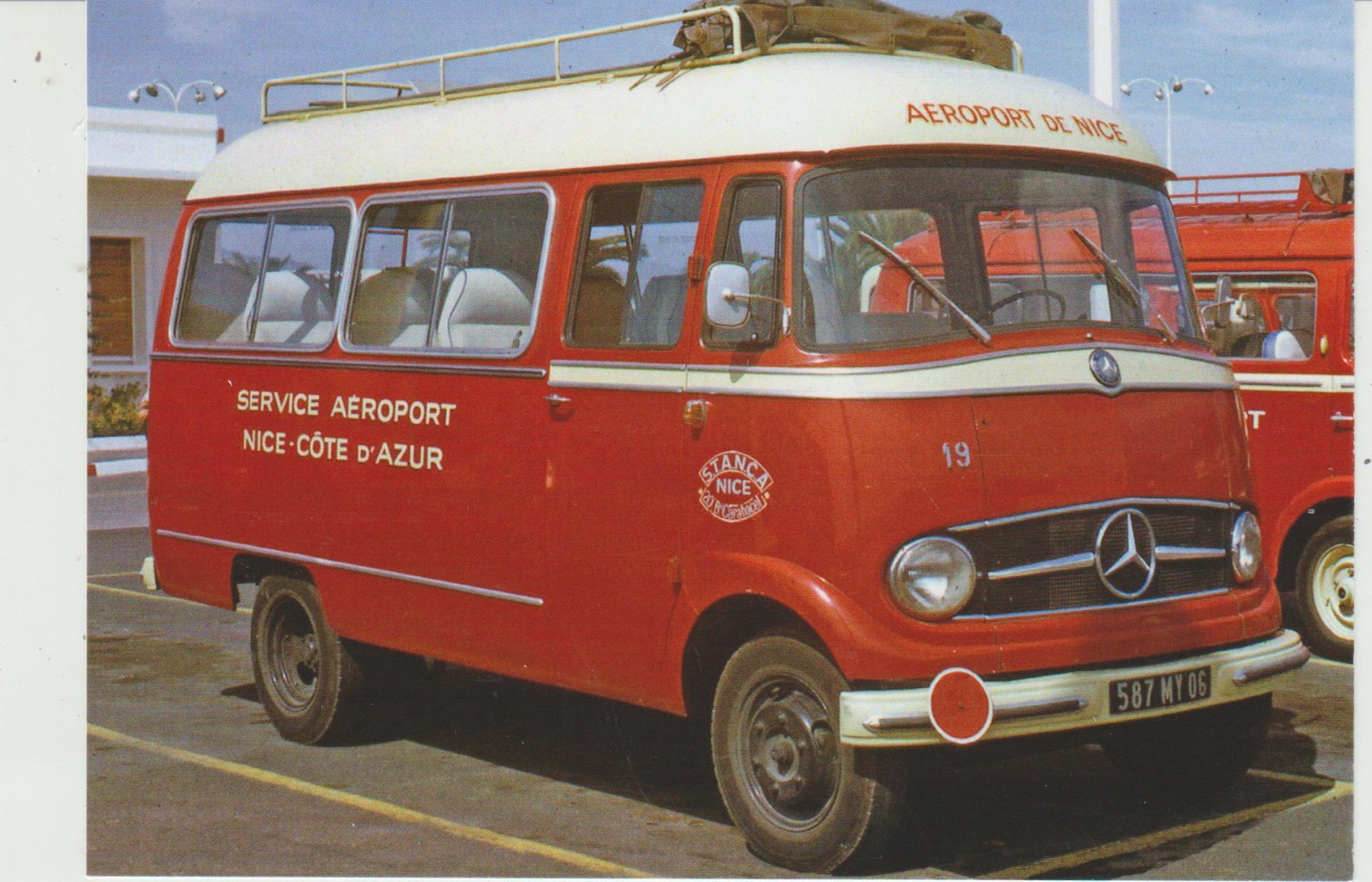 CPM NICE (06) MERCEDES MINIBUS ASSURANT LES NAVETTES VERS LE CENTRE ...