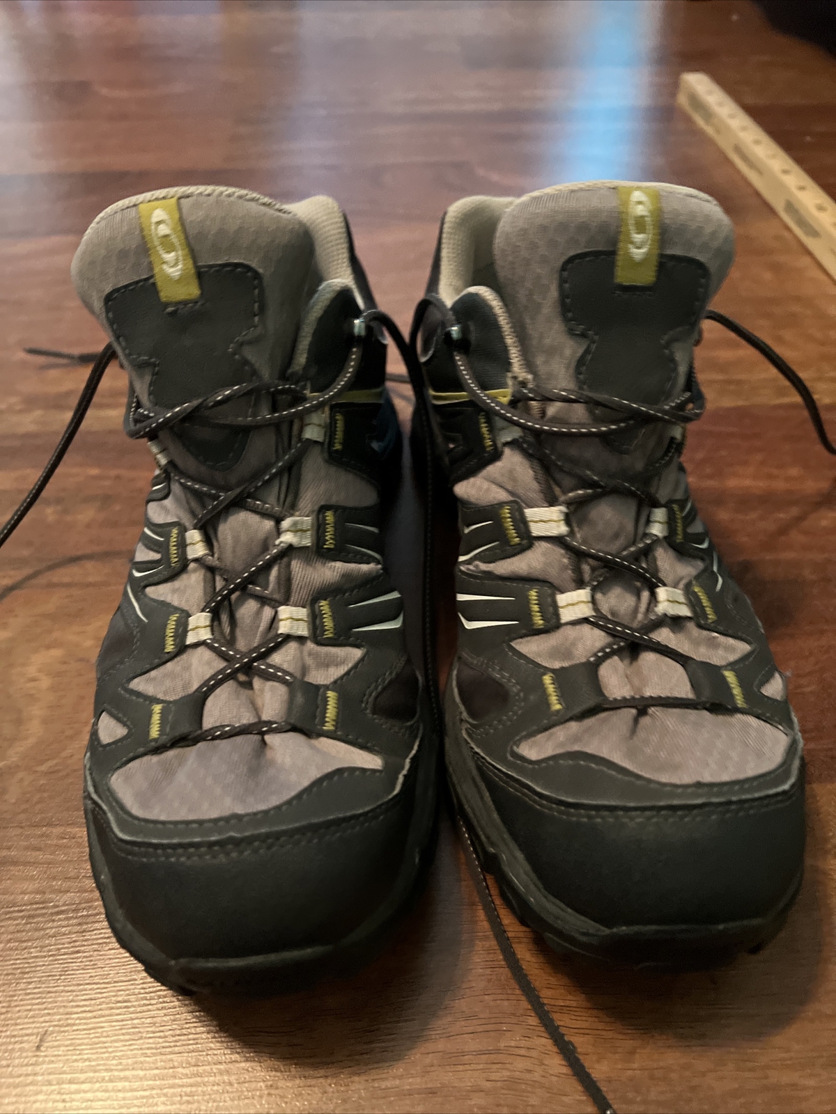 MENS SALOMON GORTEX CONTAGRIP HIKING SHoes SIZE 9 - Gem