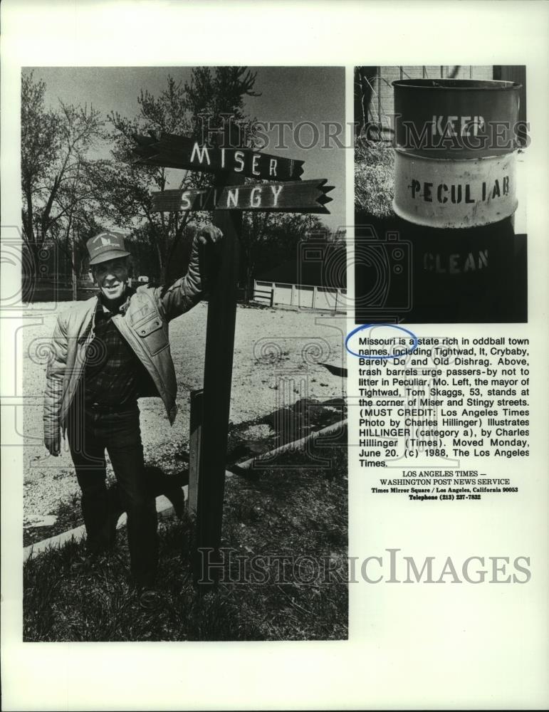 1988 Press Photo Mayor of Tightwad, MO, Tom Skaggs at corner of Miser ...