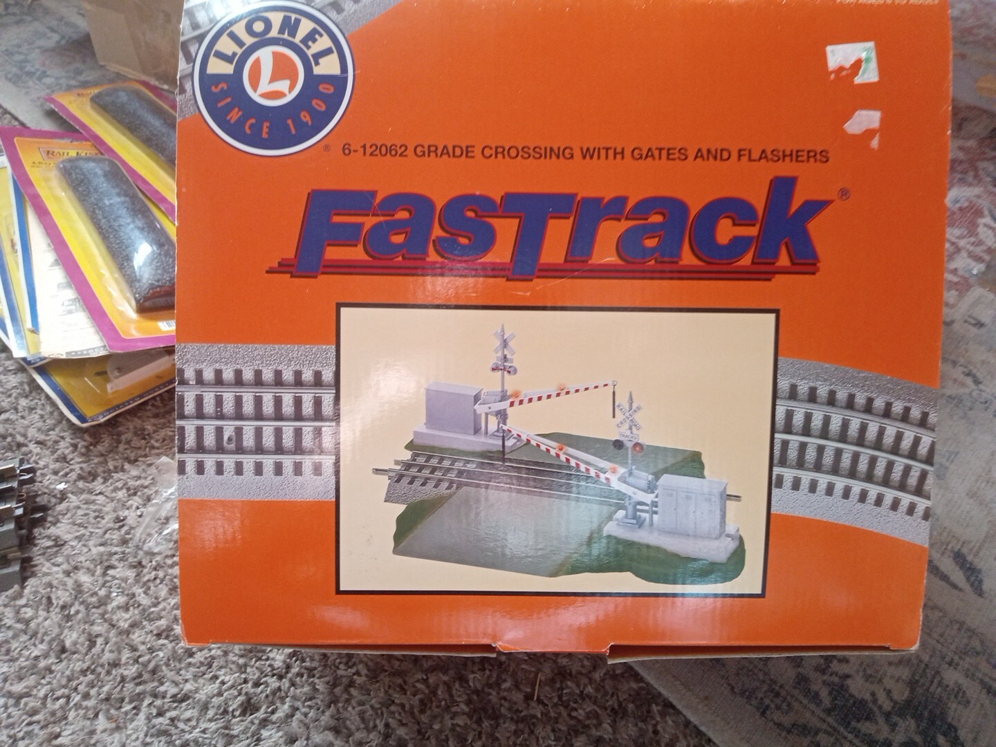 Lionel 612062 FasTrack Grade Crossing with Gates and Flashers for sale ...