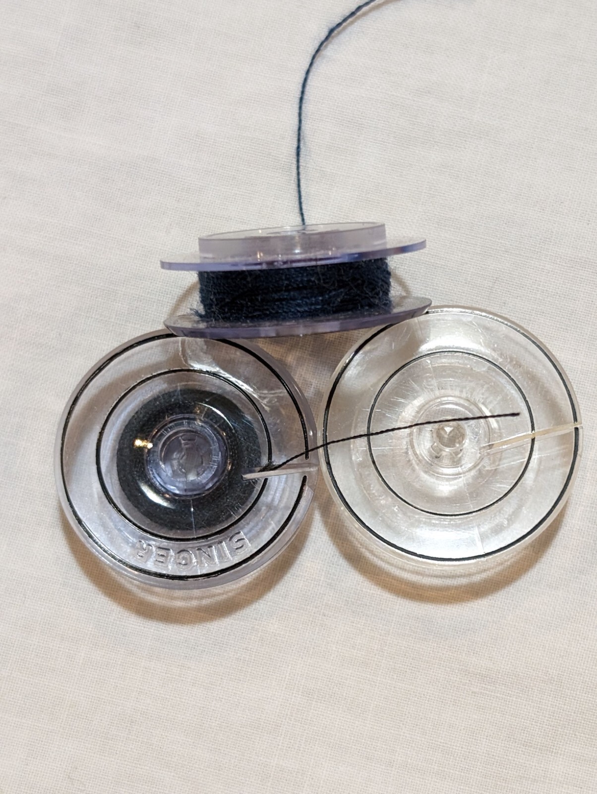 PLASTIC BOBBINS SINGER Athena 2000,2001 Futura 900,920,1030,1036, black ...