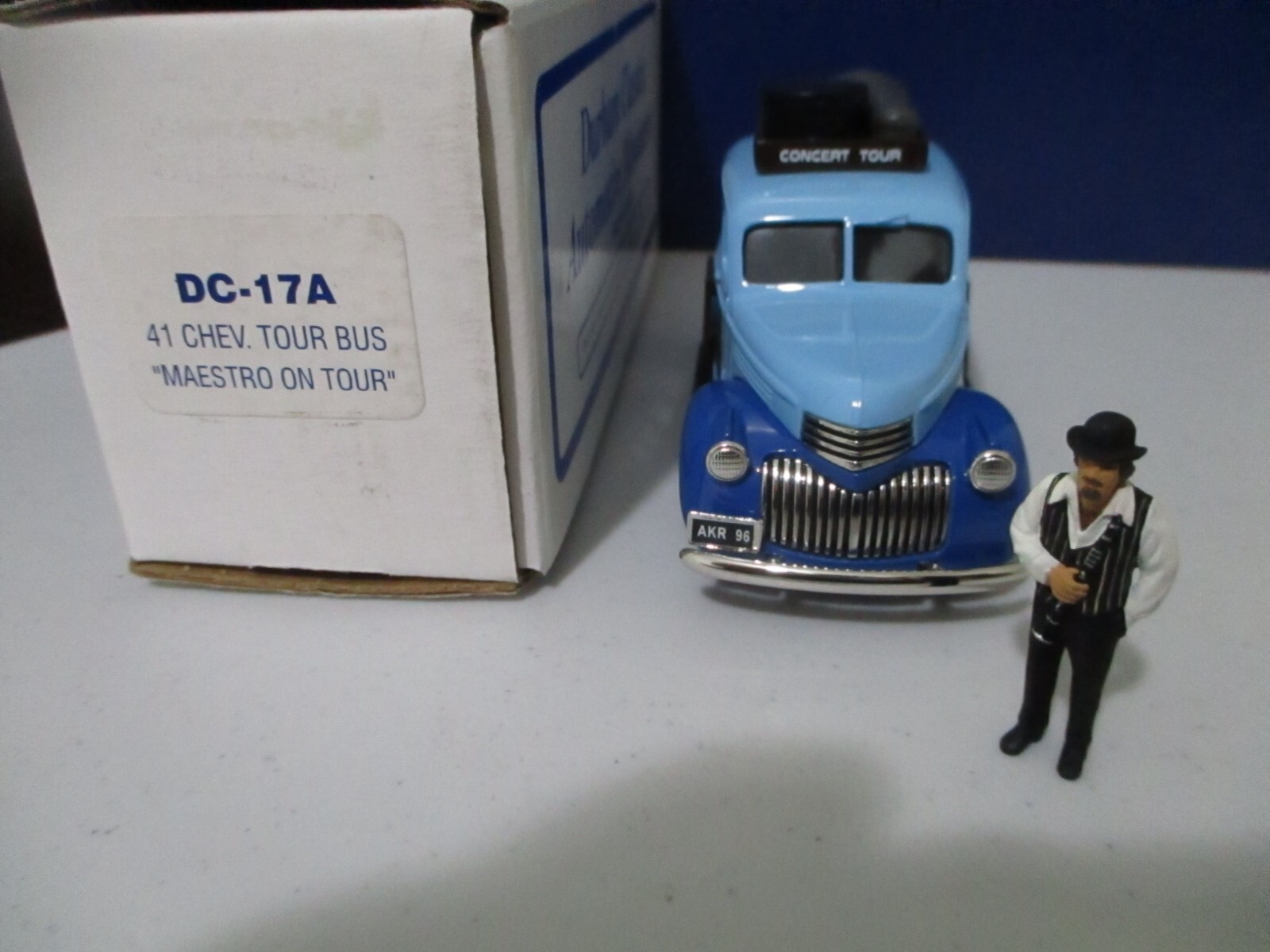 Durham Models, DC17A, 1941 Chevrolet Suburban, blue, Aker Bilk Tour, MB ...