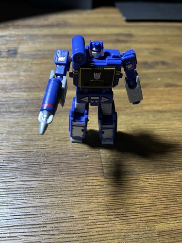 Transformers Generations War for Cybertron Kingdom Core Class Soundwave ...