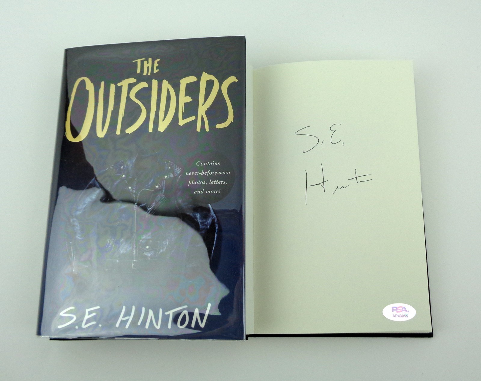 SE S.E. Hinton Signed Autograph The Outsiders 50th Anniversary Book PSA ...