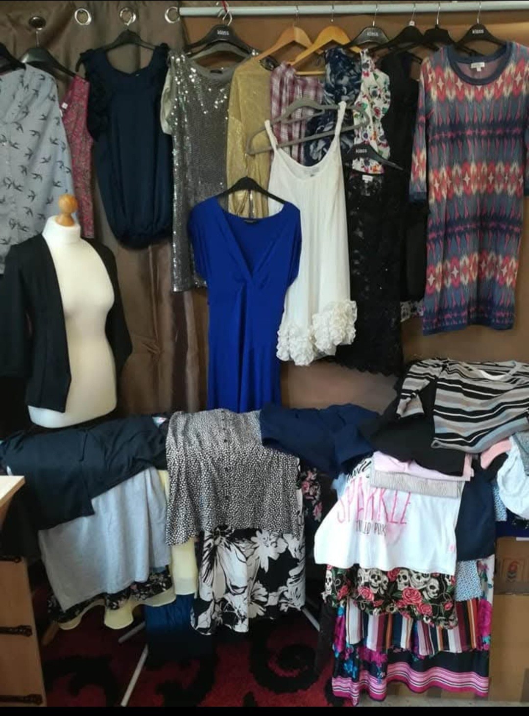 Grade AA 20 kg Second Hand Wholesale Clothes Mixed Sizes Women's ...