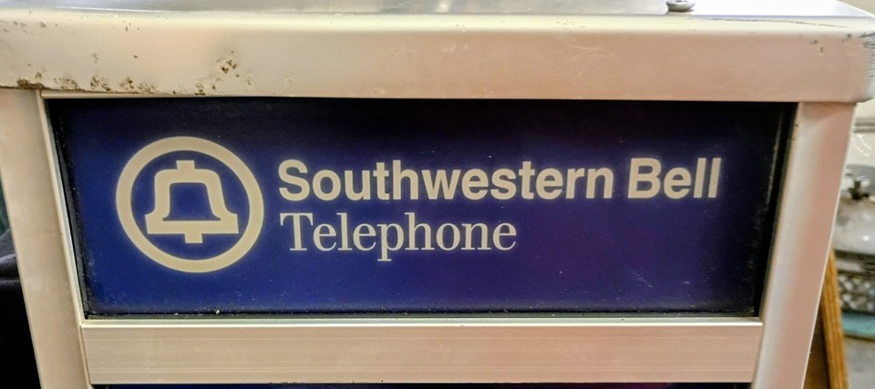 REAL VINTAGE SUPER RARE SOUTHWESTERN BELL TELEPHONE PAY PHONE BOOTH w ...