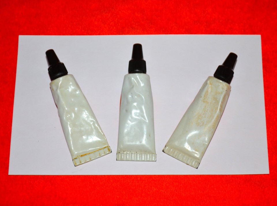 GROUP OF 3 ORIGINAL LIONEL 926 TUBES OF LUBRICANT - POSTWAR - NO ...