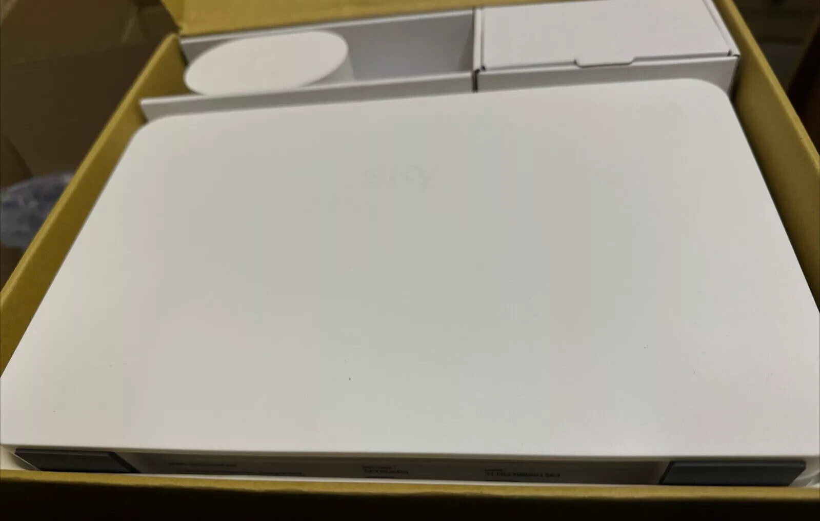 Sky Broadband WiFi Max Hub SR213 Dual Band Wi-Fi 6 Wireless Router Fast ...