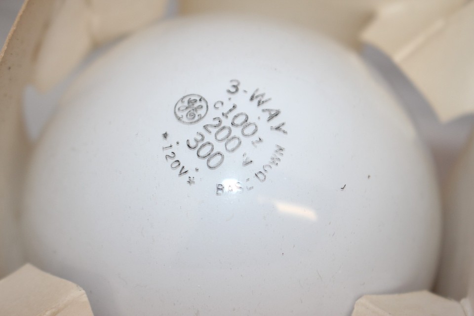 2X Vintage GE Soft White 100/200/300 Watt 3 Way Mogul Base Light Bulbs ...